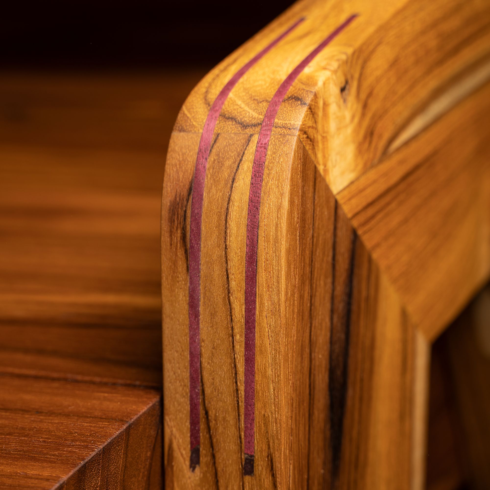 Round Mahogany Crosscut Slab Caltrop Base And Epoxy Resin